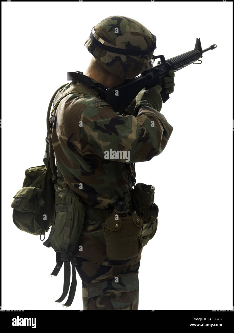 US army soldier pointing gun Stock Photo - Alamy