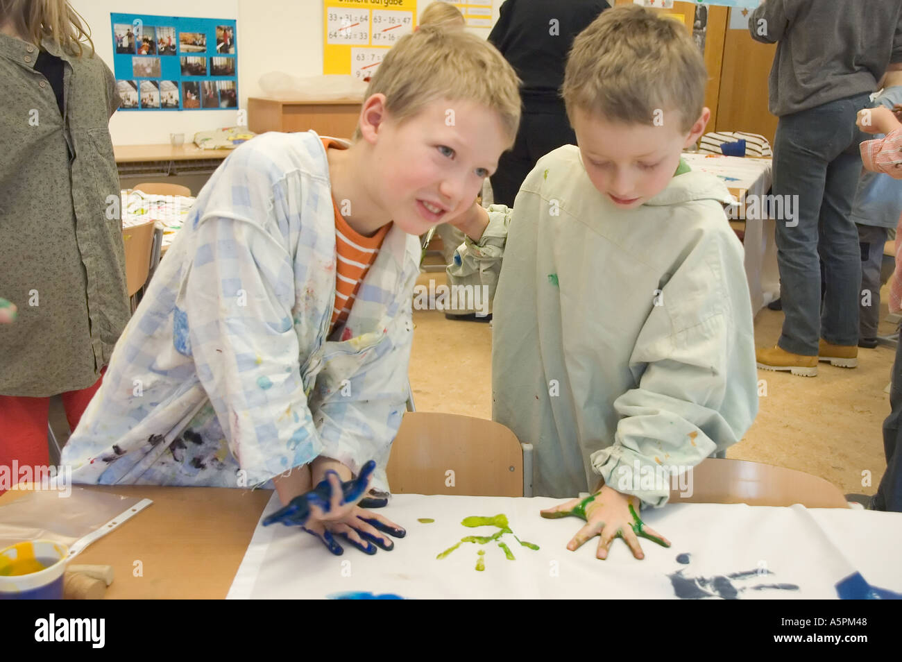 Two boys in art class hi-res stock photography and images - Alamy