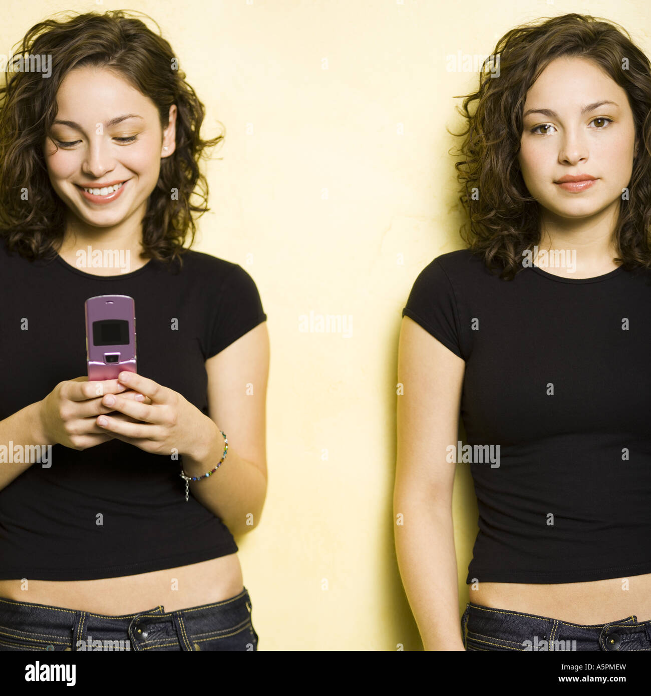 Identical twin teenage girls Stock Photo - Alamy
