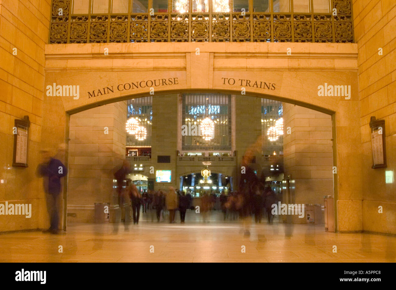 Grand Central Station New York Movement Train station people subway ...