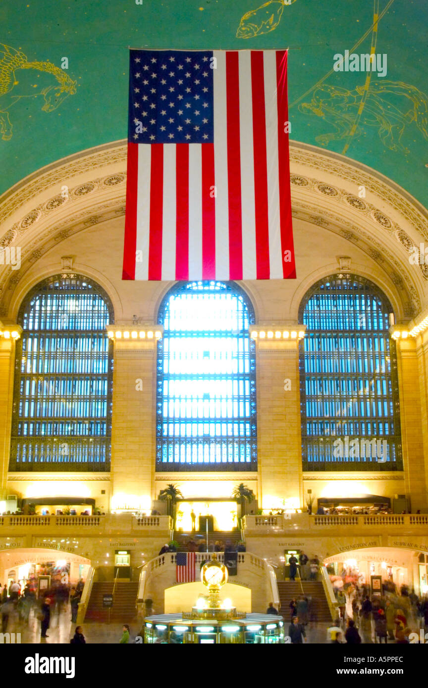 Grand Central Station New York Movement Train station people subway ...