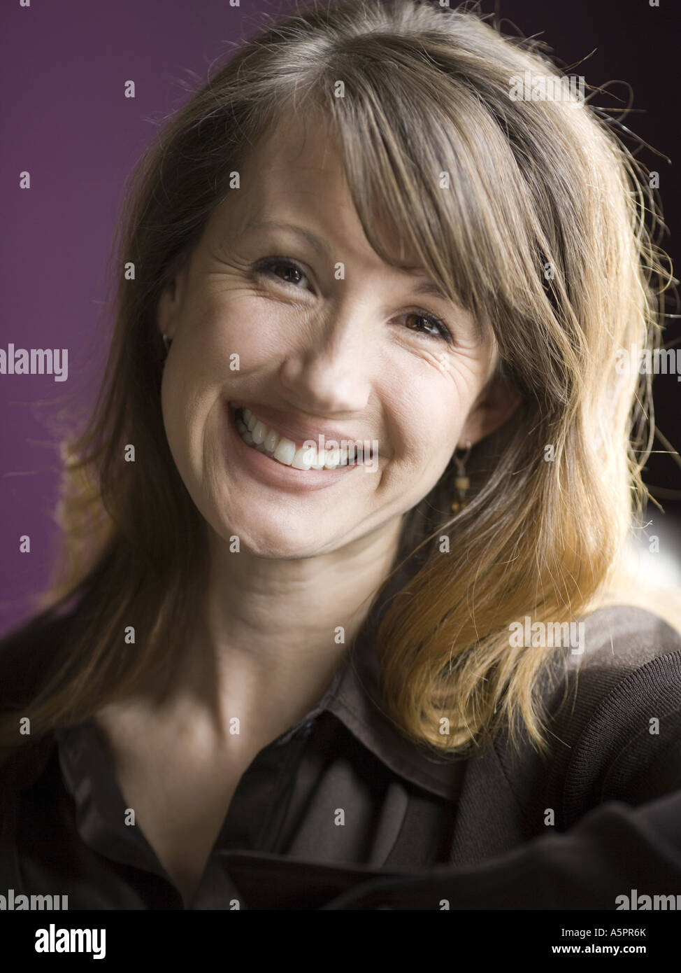 Portrait of woman smiling Stock Photo - Alamy