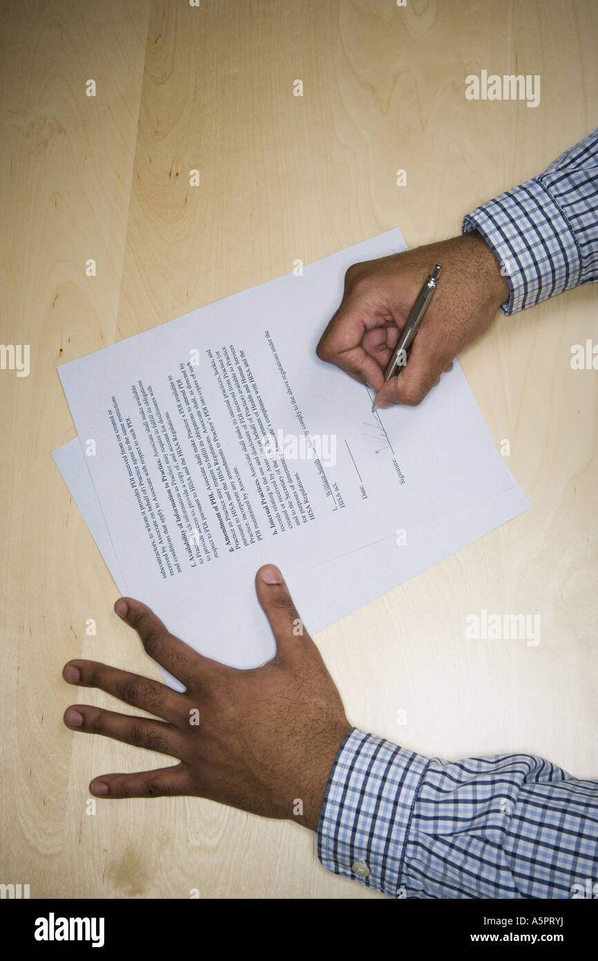 Mans hand signing document hi-res stock photography and images - Alamy