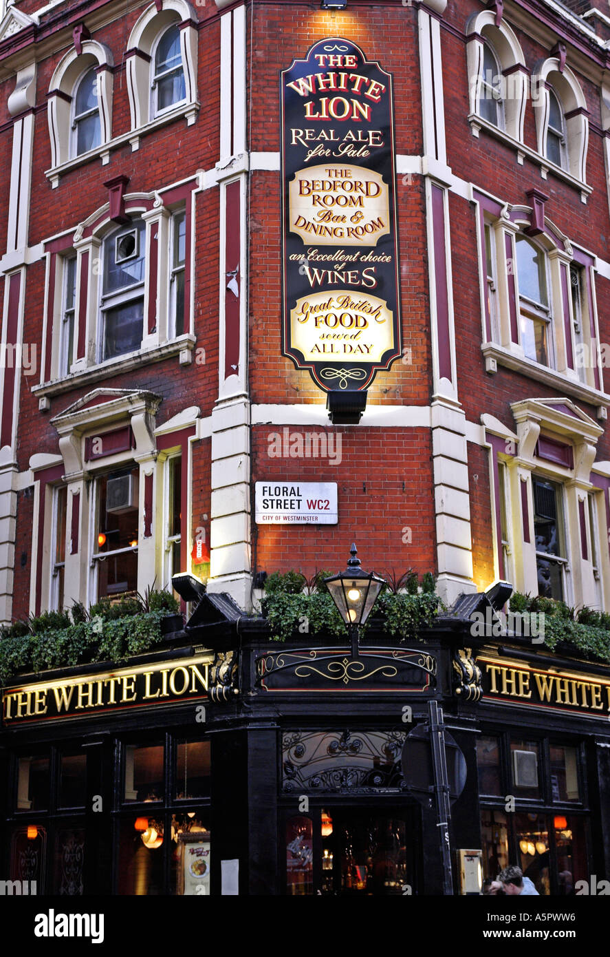 White Pub High Resolution Stock Photography and Images - Alamy