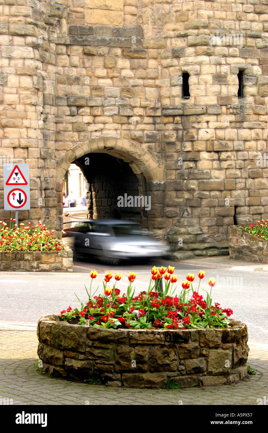 Alnwick town centre northumberland hi-res stock photography and images ...