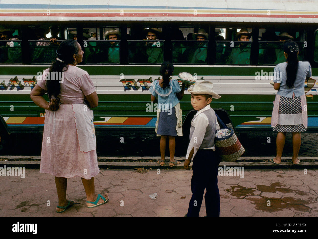 Saying goodbye to children hi-res stock photography and images - Alamy