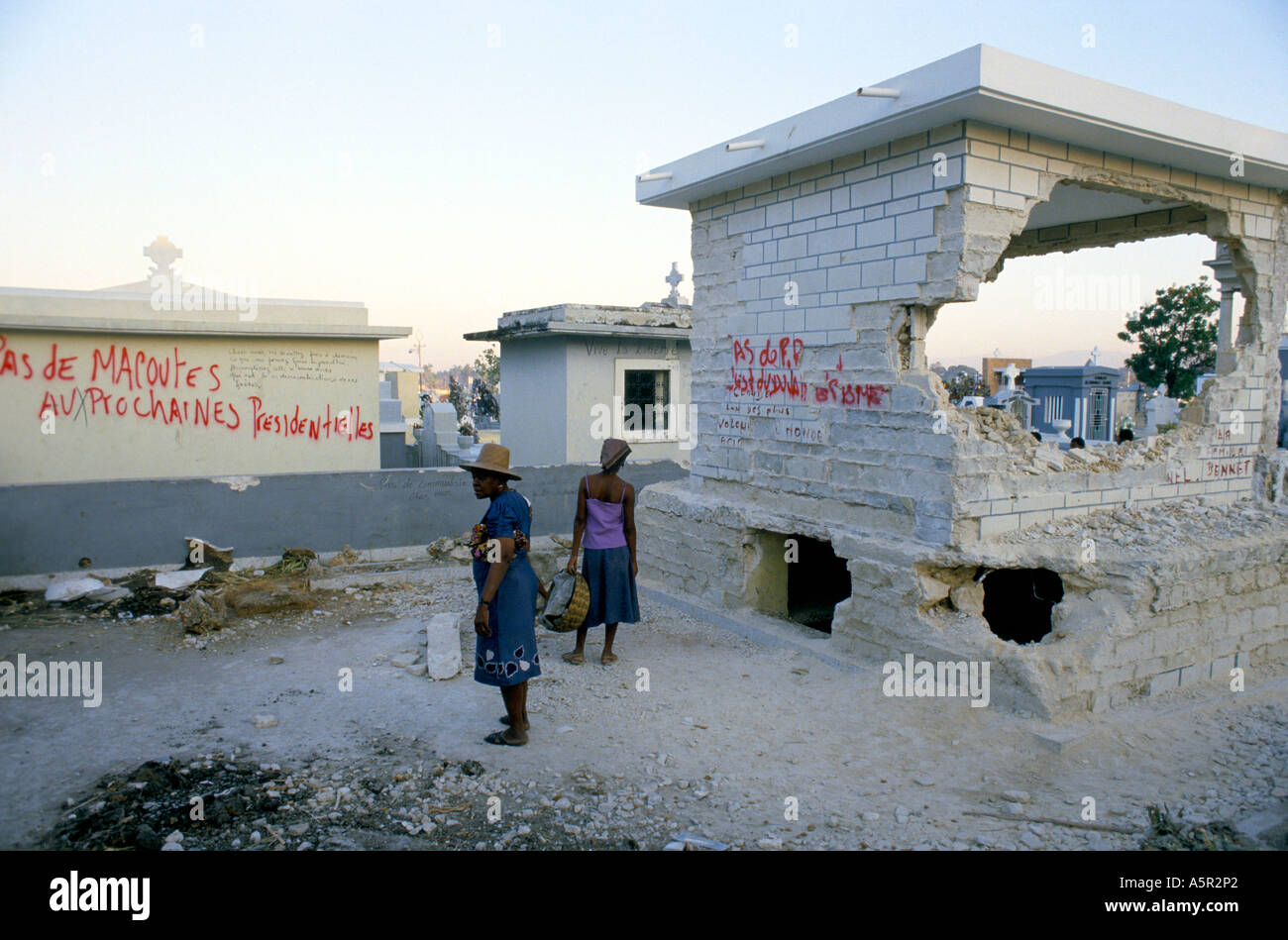 DOWNFALL OF DUVALIER THE DUVALLIER MAUSOLEUM DESTROYED BY LOOTERS 1986 Stock Photo - Alamy