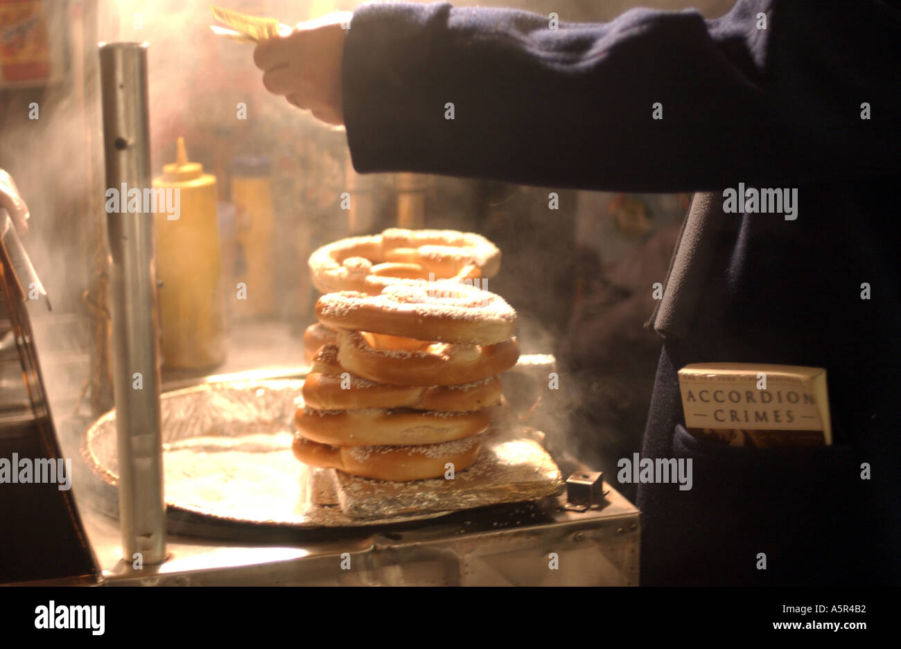 Manhattan, Pretzel Stall Stock Photo - Alamy