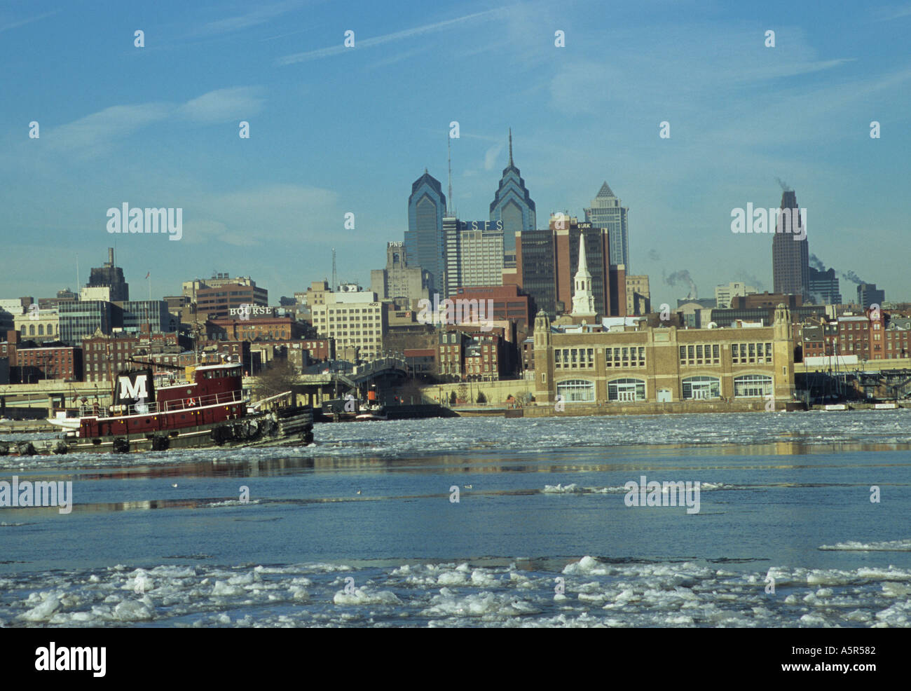 City skyline from camden new jersey hi-res stock photography and images ...
