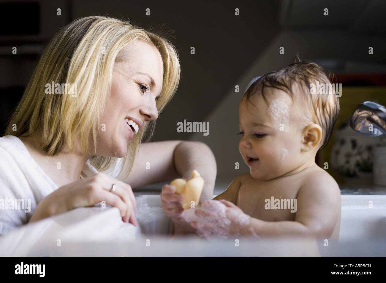Baby bathing in sink hi-res stock photography and images - Alamy