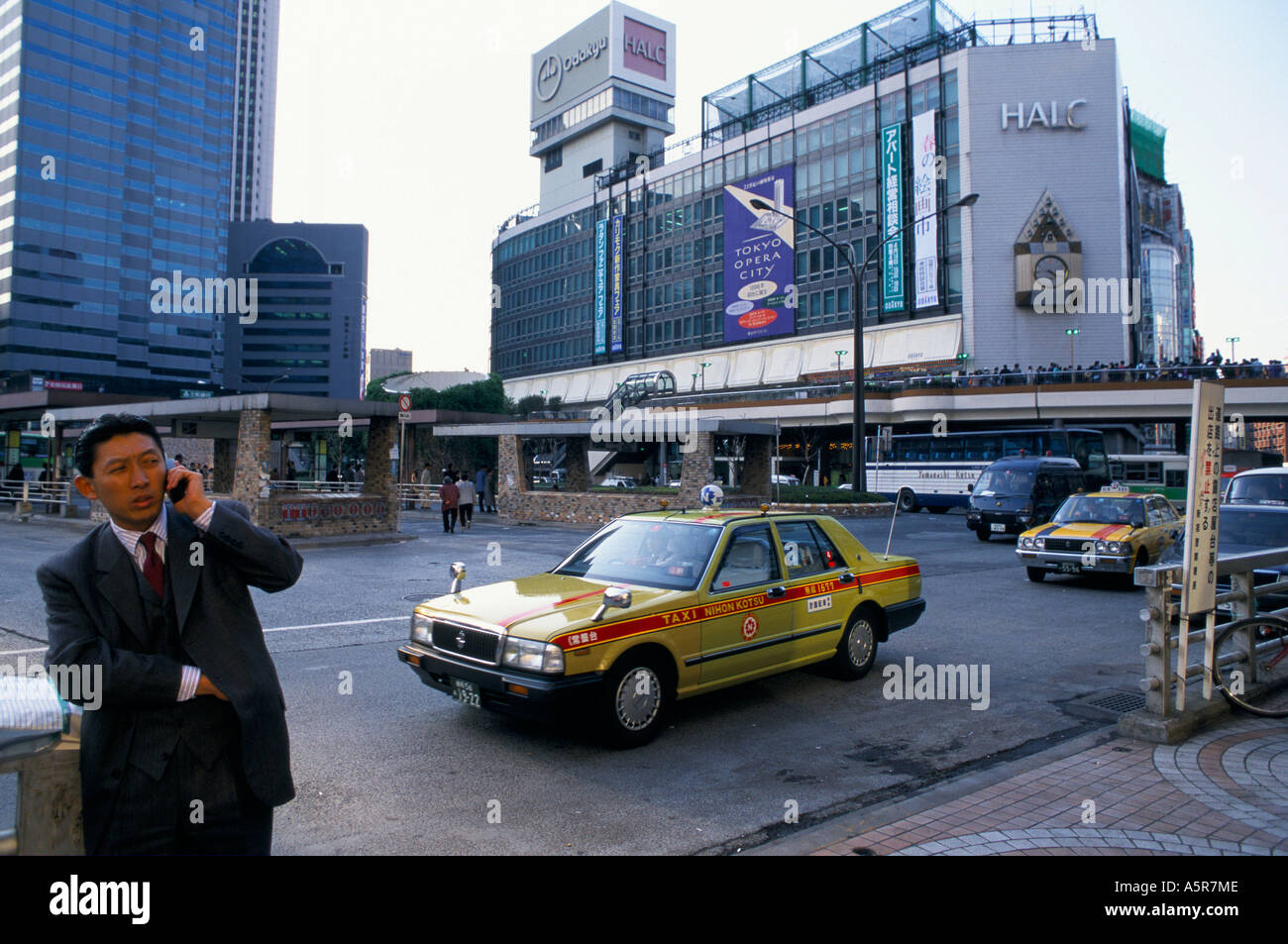 MAN ON MOBILE IN SHINJUKI DISTRICT IN TOKYO JAPAN 1995 Stock Photo - Alamy
