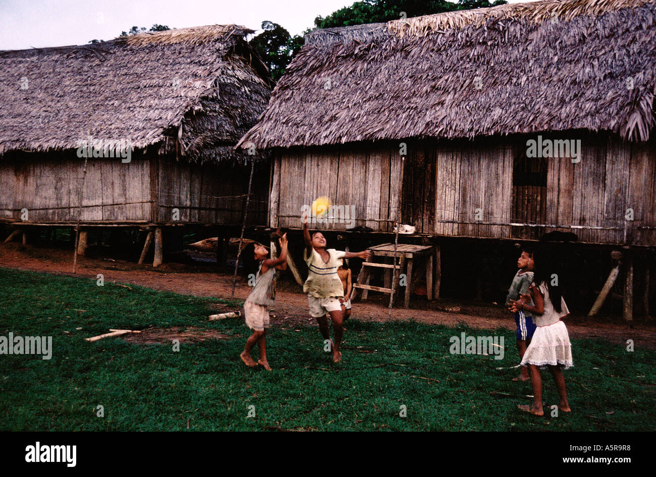 Peruvian children playing hi-res stock photography and images - Alamy