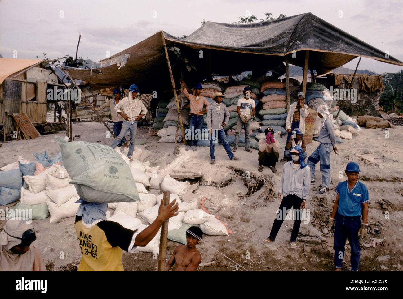 Pinatubo volcano 1991 hi-res stock photography and images - Alamy