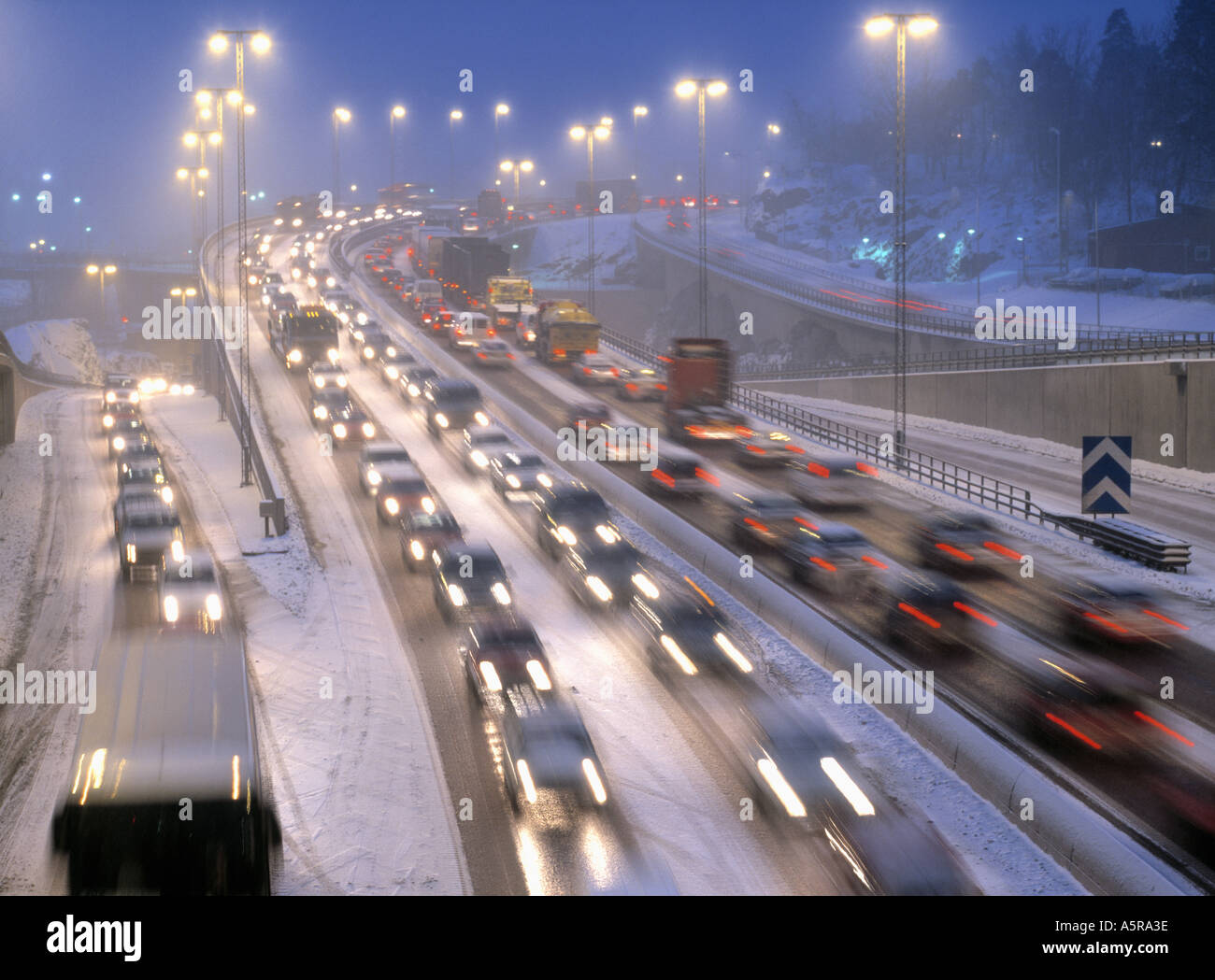 TRAFFIC IN SNOW ON A HIGHWAY Stock Photo - Alamy
