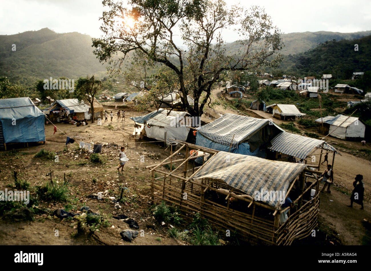 MOUNT PINATUBO DISASTER FEBRUARY 1991 MACONDRAY EVACUATION CENTRE SAN ...