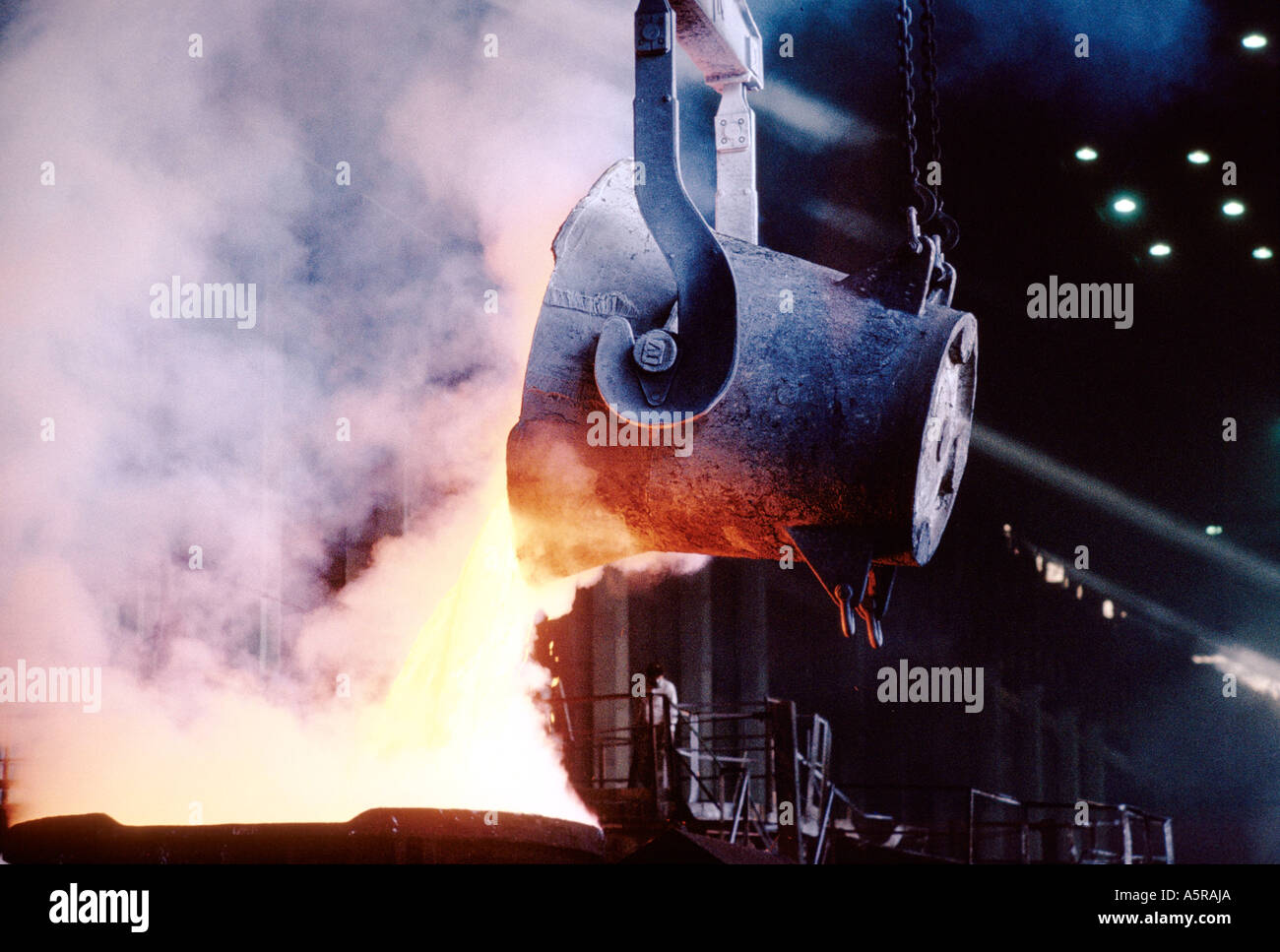 Copper bucket hi-res stock photography and images - Alamy