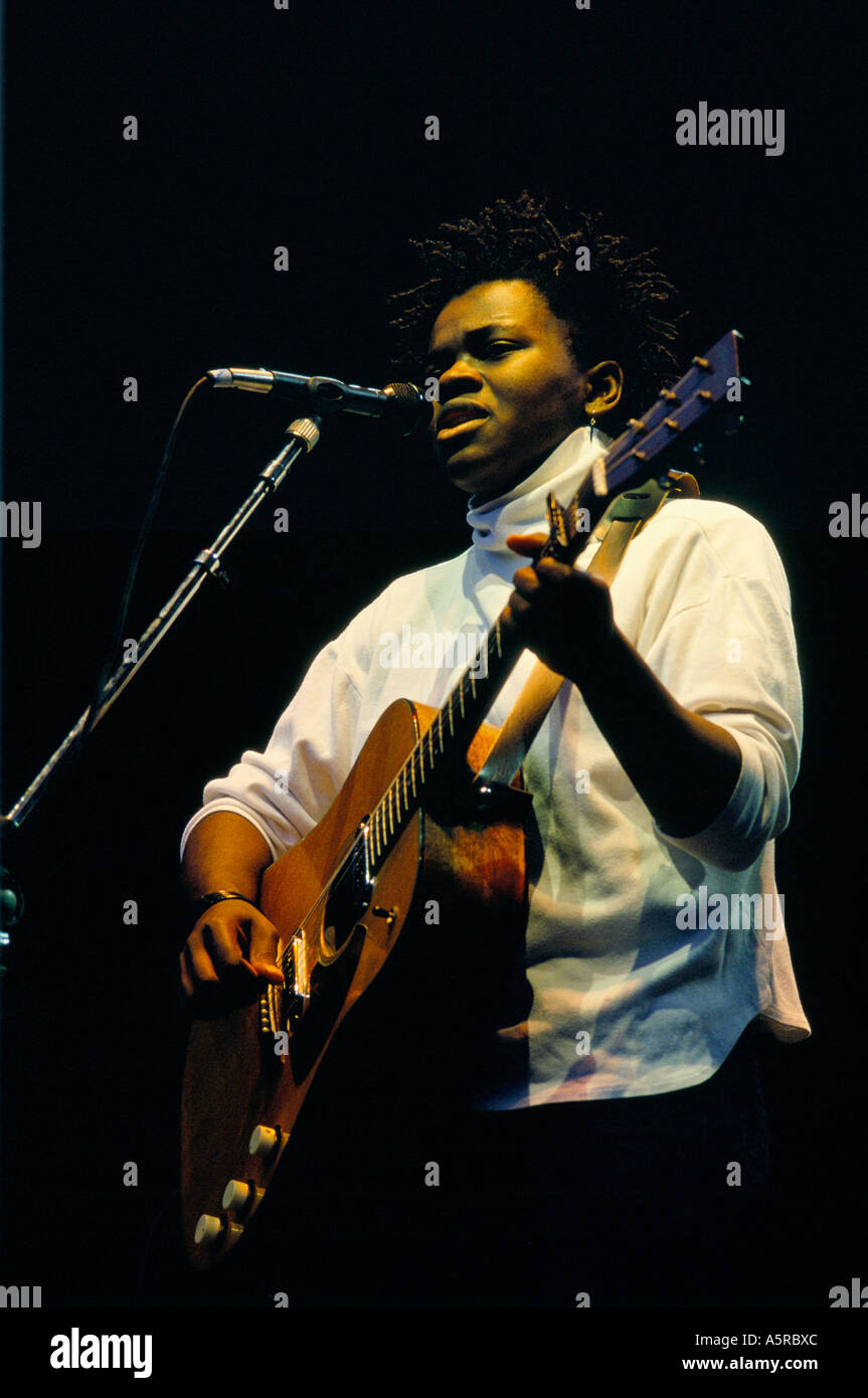 American singer Tracy Chapman performs with guitar at Amnesty ...