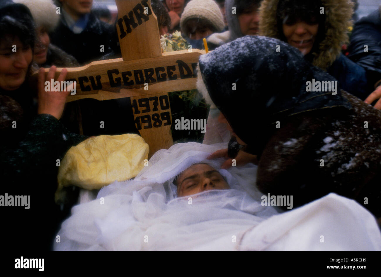 ROMANIAN REVOLUTION 1989 FUNERAL FOR HEROES OF THE REVOLUTION ...