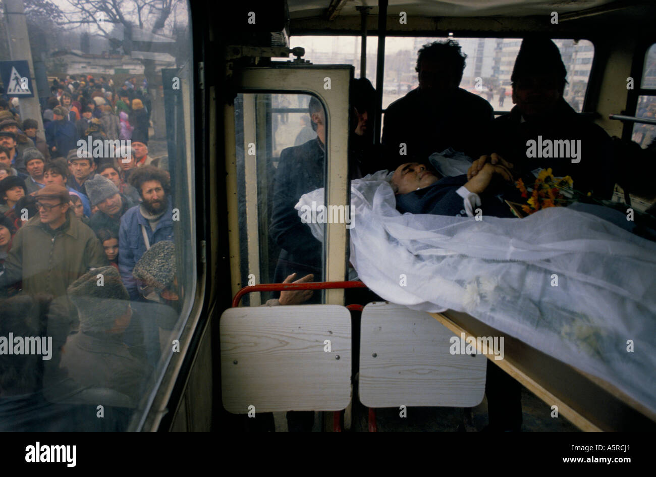 ROMANIAN REVOLUTION 1989 FUNERAL TO HEROES OF THE REVOLUTION, BUCHAREST ...