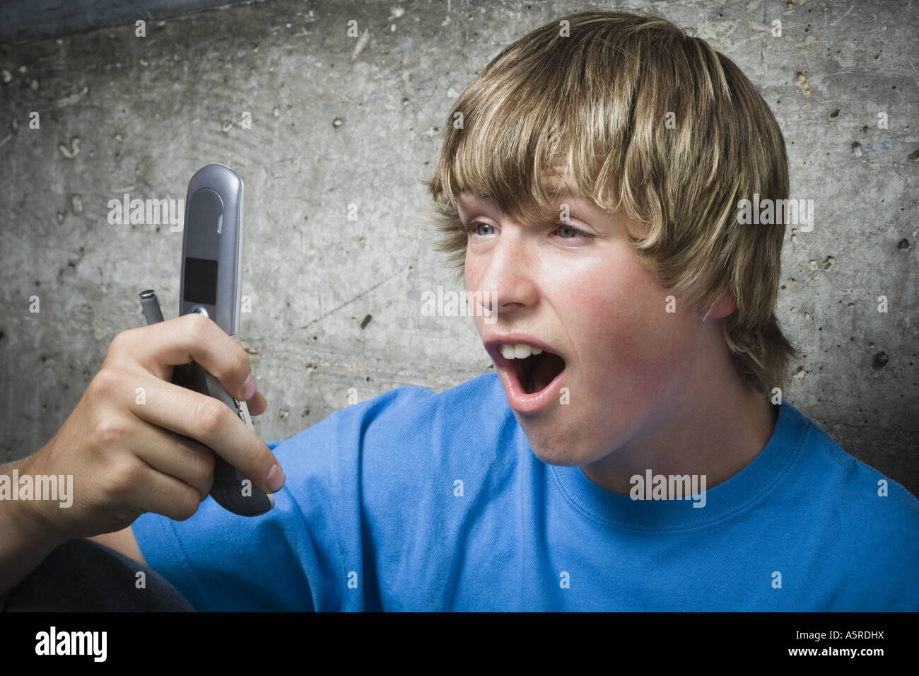 Close up of a teenage boy using a mobile phone Stock Photo - Alamy