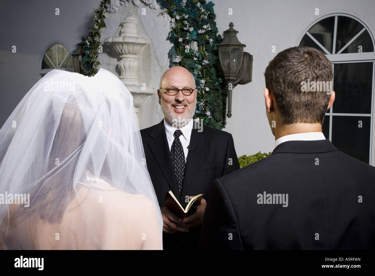 Couple front priest hi-res stock photography and images - Alamy