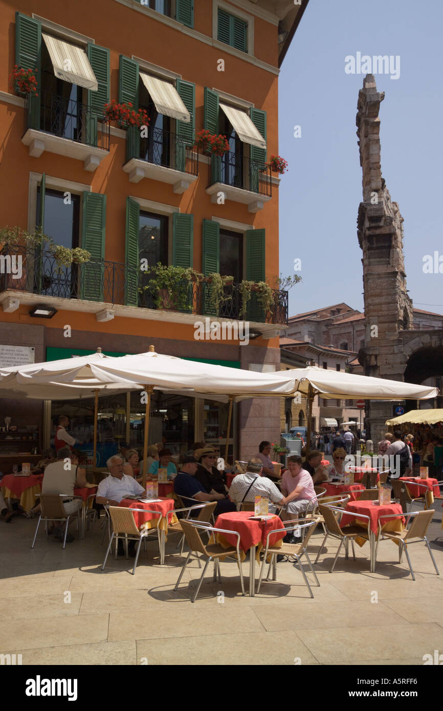 Verona piazza bra table hi-res stock photography and images - Alamy