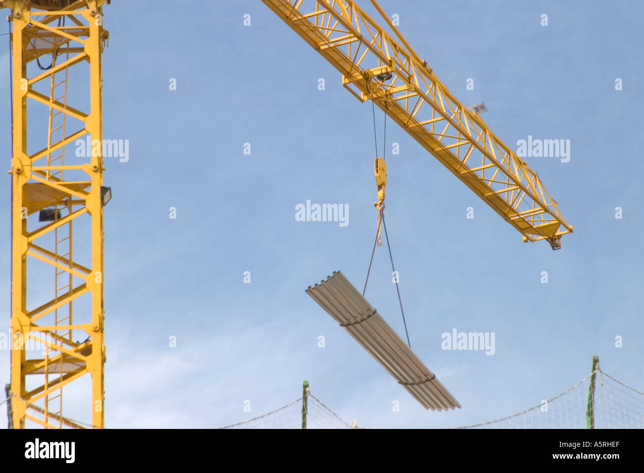 Working crane lifting materials hi-res stock photography and images - Alamy