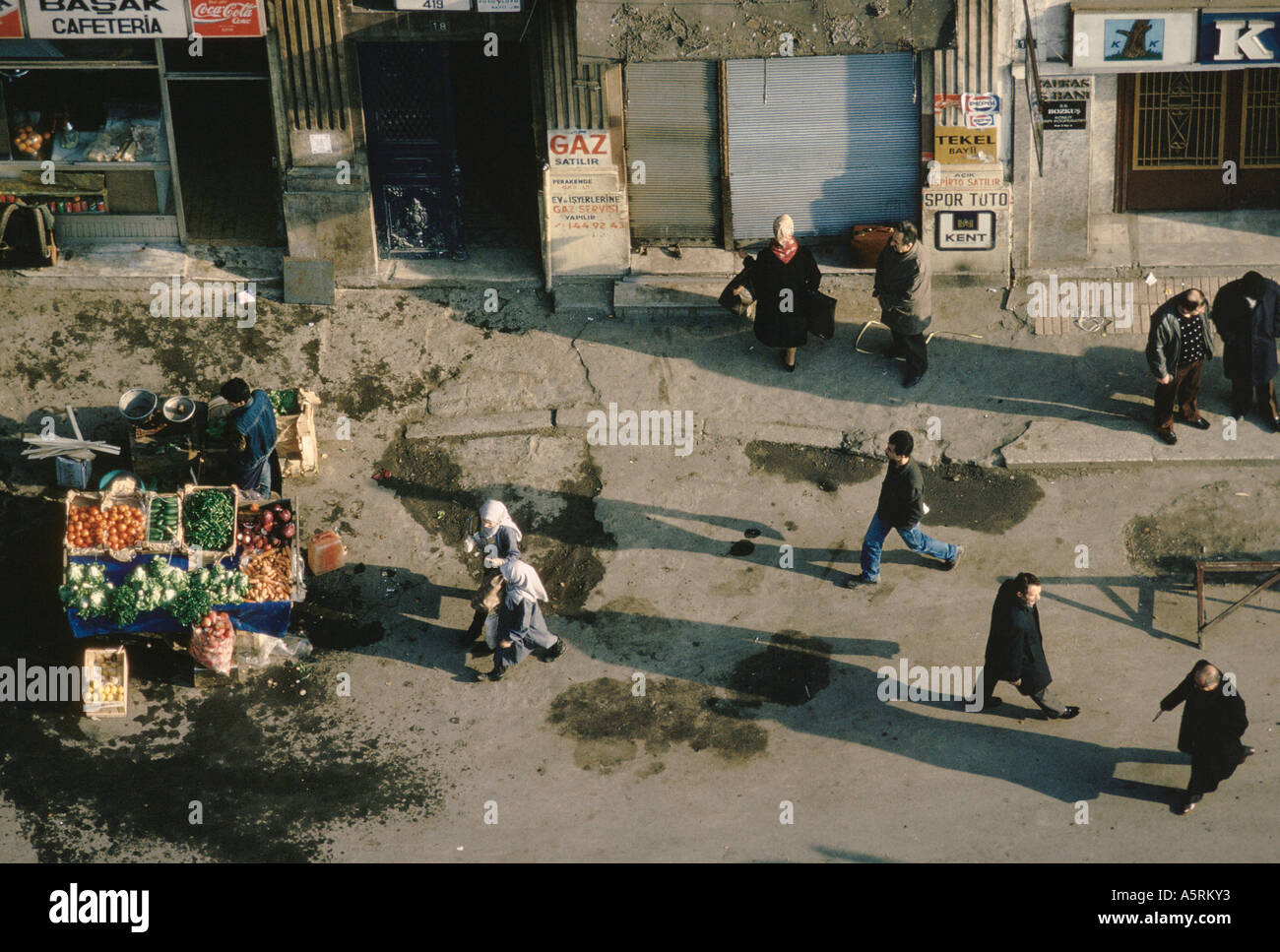 STREET SCENE OF ISTANBUL TURKEY Stock Photo - Alamy
