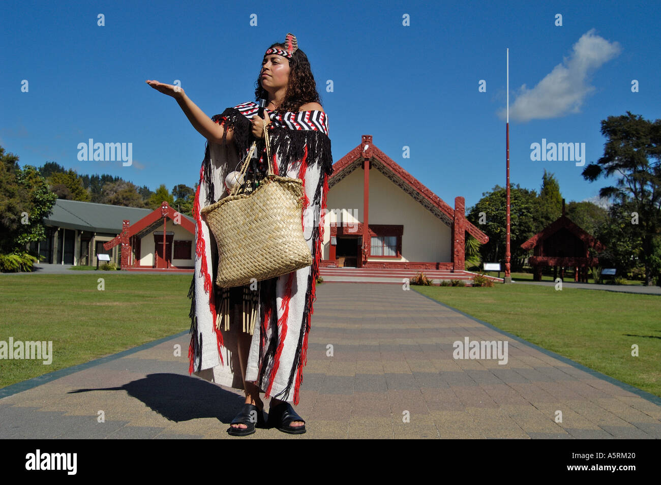 Traditional maori clothes hi-res stock photography and images - Alamy