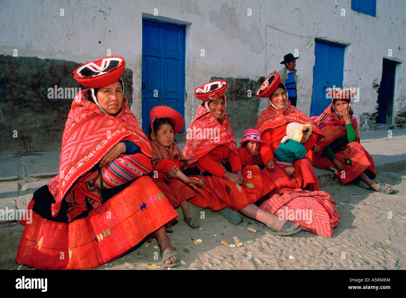Quechua Indians al Ollantaytambo Urabamba Valley Peru Stock Photo - Alamy