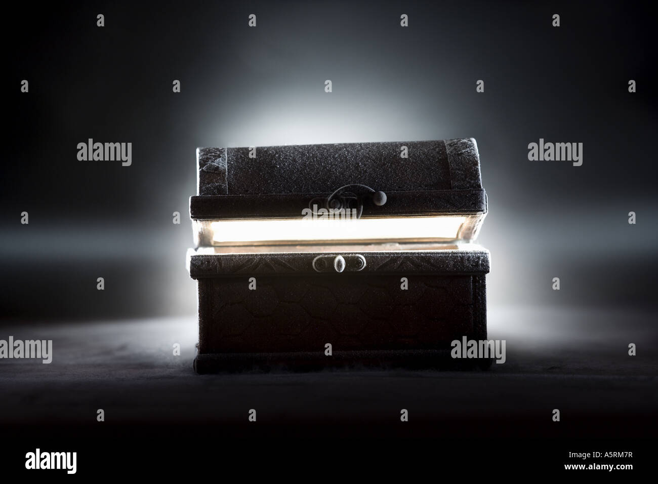 Chest with glowing treasure Stock Photo - Alamy