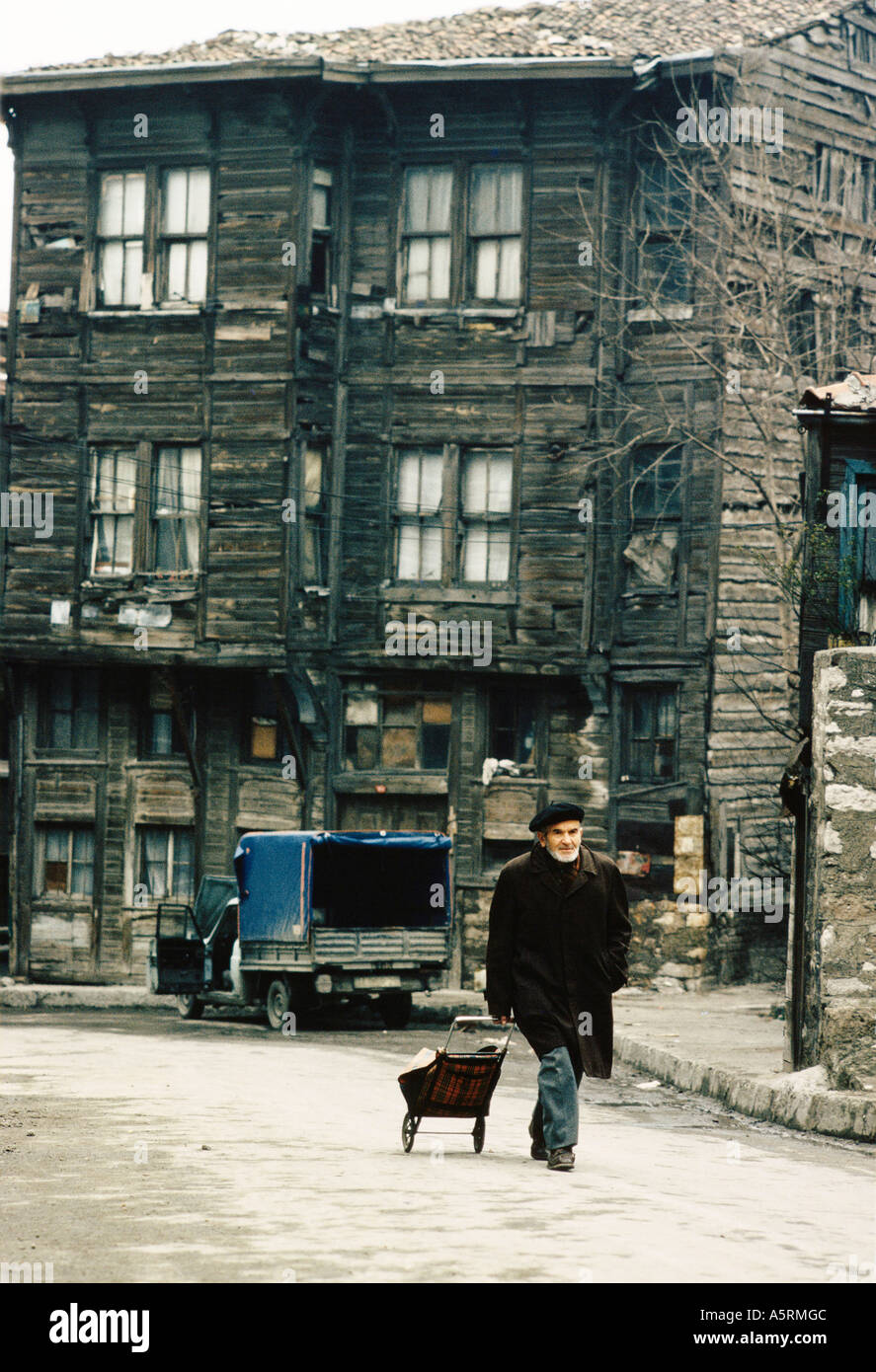 POVERTY IN ISTANBUL, TURKEY Stock Photo - Alamy