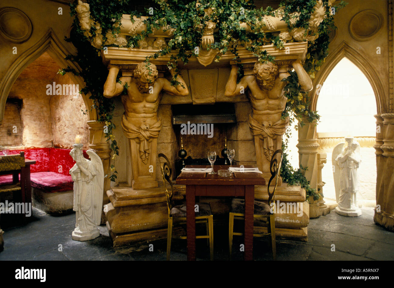 Bbb restaurant hi-res stock photography and images - Alamy