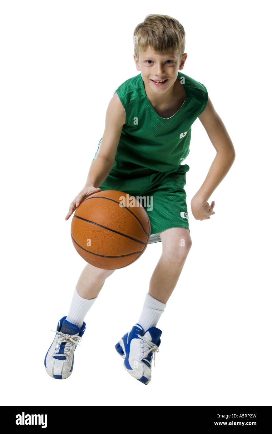 Young boy playing basketball Stock Photo - Alamy