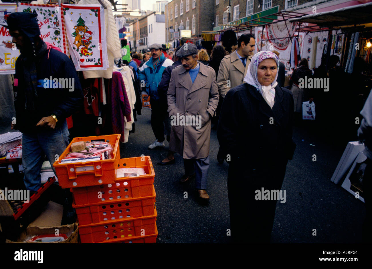 BENGALI COMMUNITY IN STREET MARKET, EAST LONDON Stock Photo - Alamy