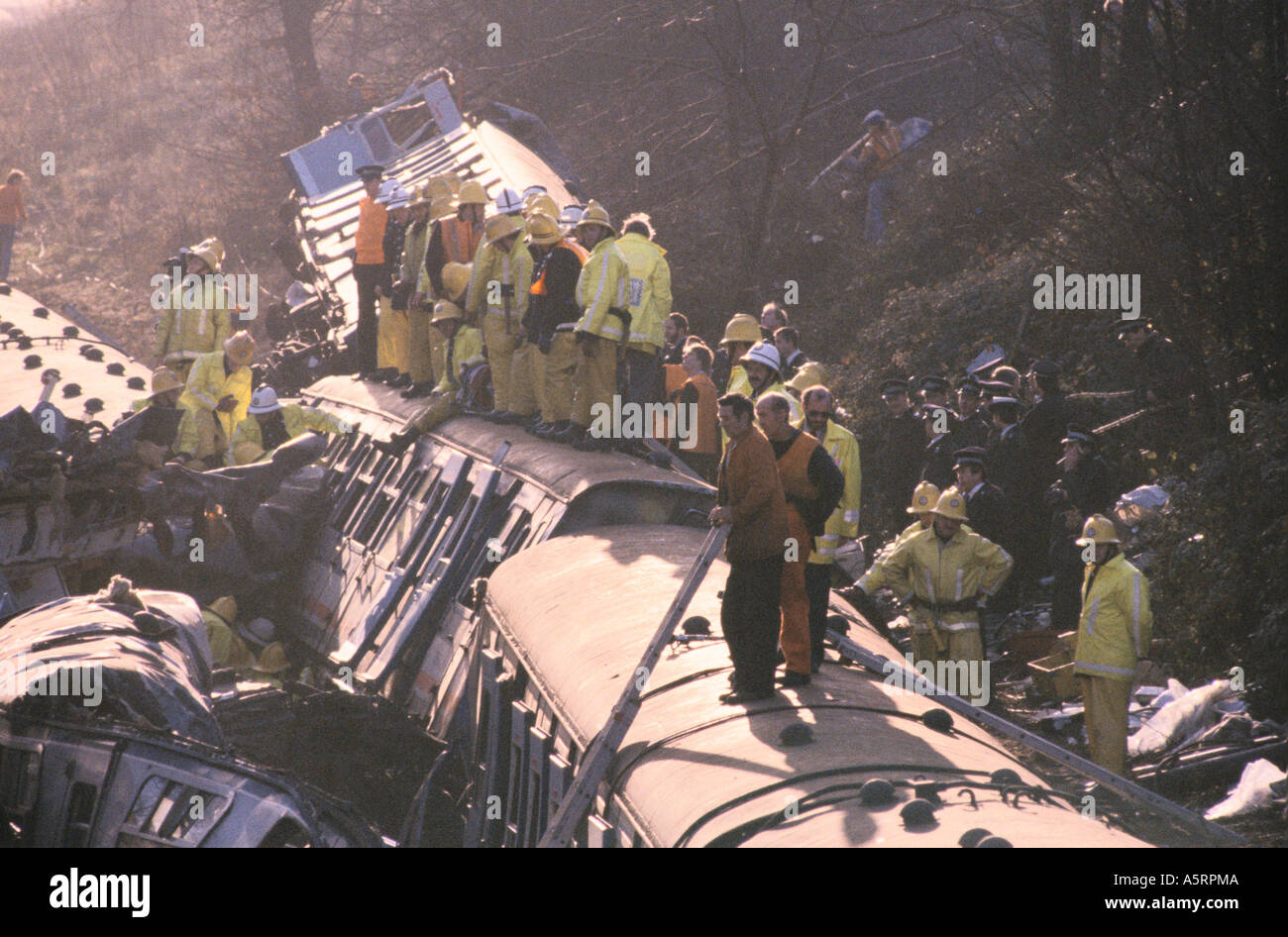 RESCUE WORKERS AT CLAPHAM TRAIN CRASH 12 12 88 Stock Photo - Alamy