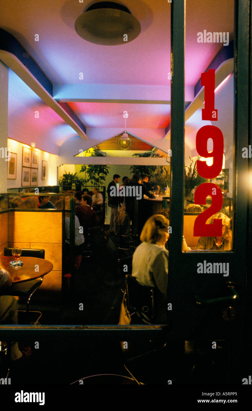 THE 192 BAR REATURANT INTERIOR NOTTING HILL GATE LONDON Stock Photo - Alamy