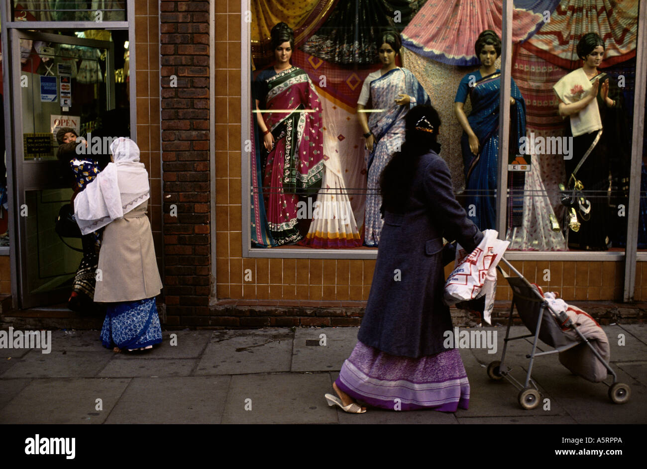 SARI SHOP IN LONDON'S EAST END WHITECHAPEL DISTRICT Stock Photo - Alamy