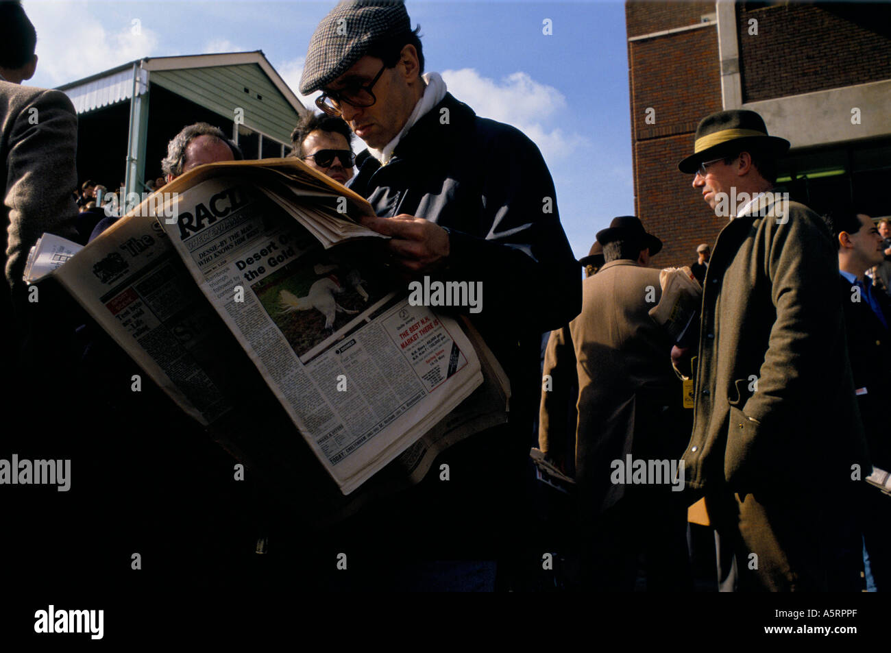 Book makers horse racing hi-res stock photography and images - Alamy