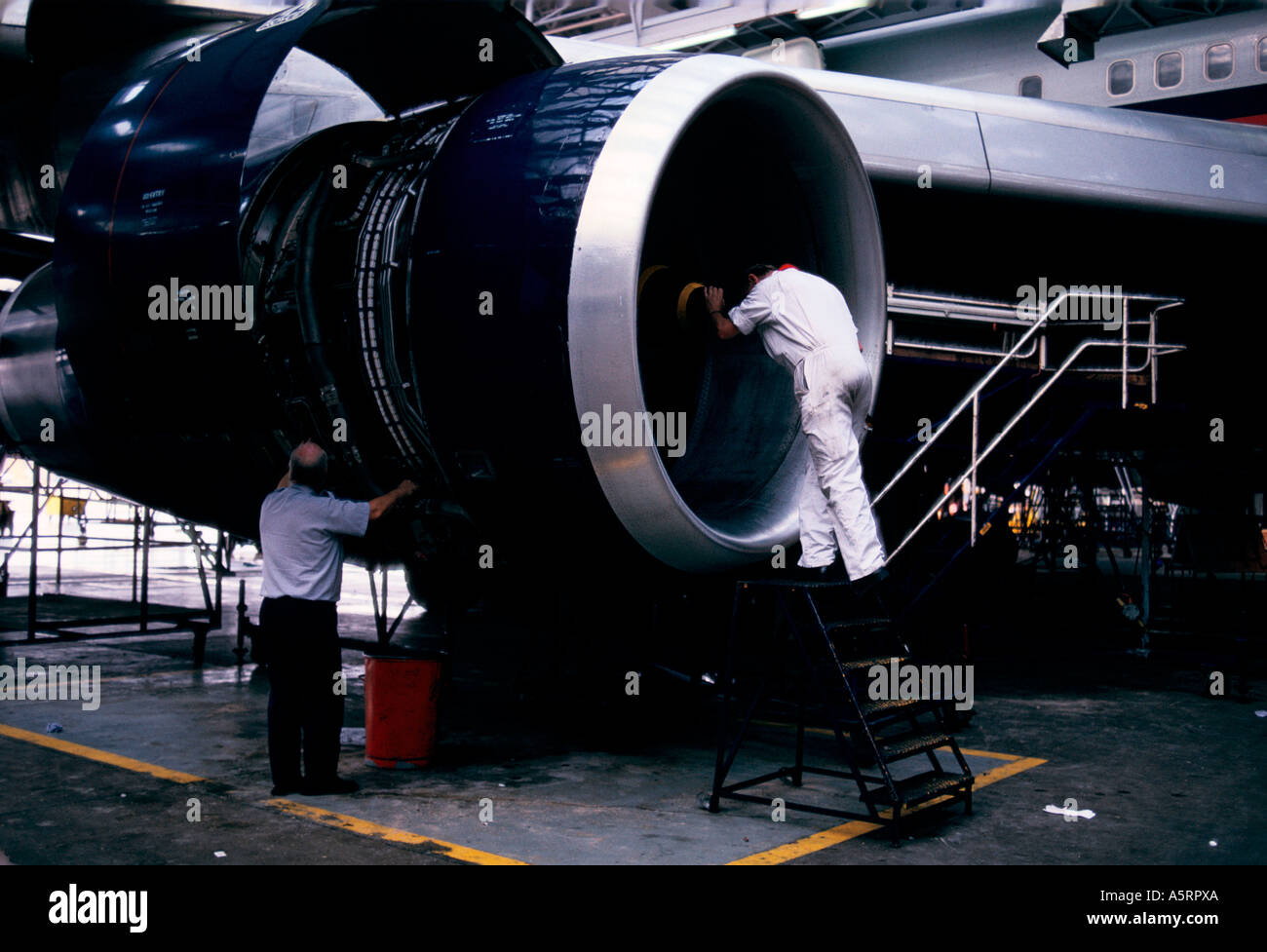 Aircraft maintenance heathrow airport hi-res stock photography and ...