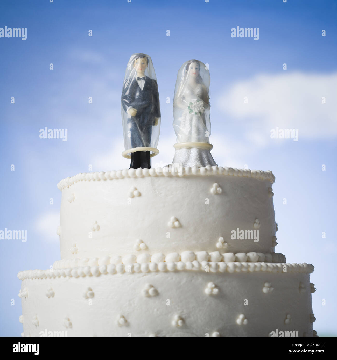 Wedding cake visual metaphor with figurine cake toppers Stock Photo - Alamy
