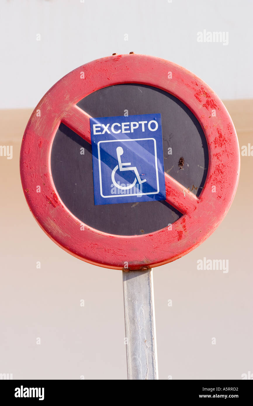 Traffic sign No Parking except invalid license holder Stock Photo - Alamy
