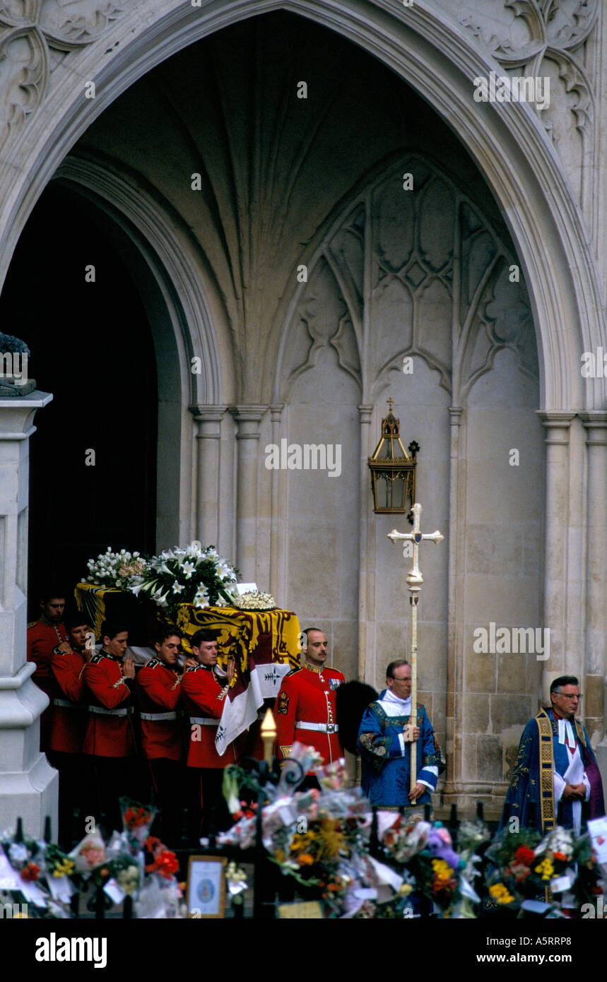 Diana funeral westminster abbey hi-res stock photography and images - Alamy
