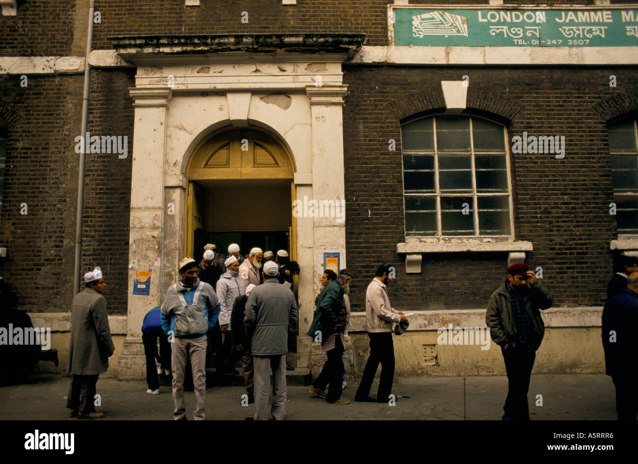 London east end bengali community hi-res stock photography and images ...