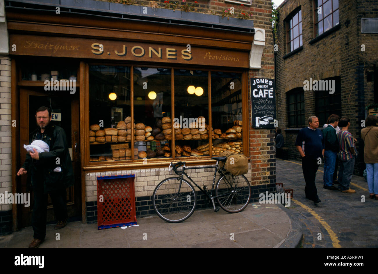 Bakers shop front hi-res stock photography and images - Alamy