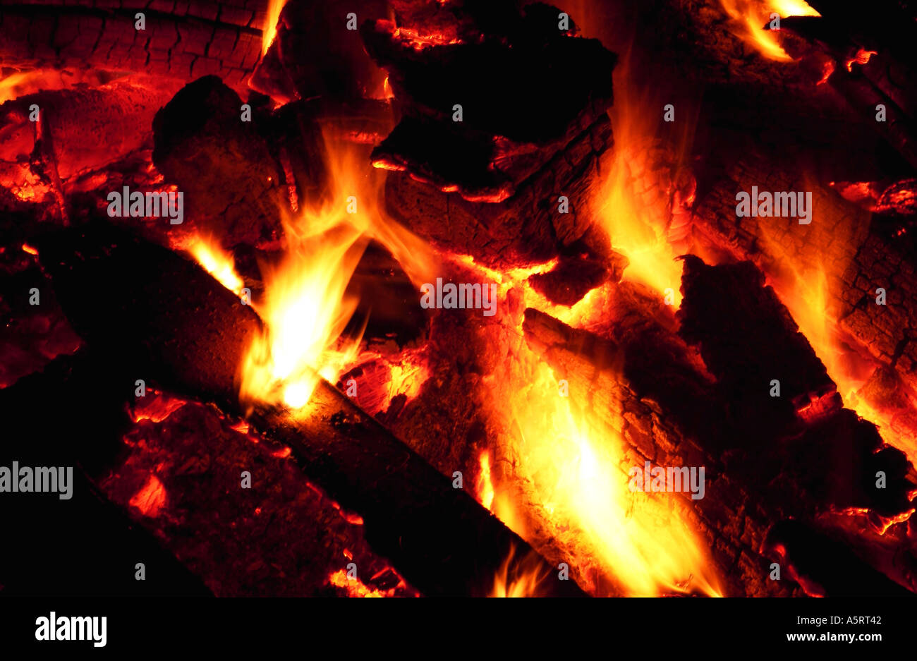 Burning wood fire Stock Photo - Alamy