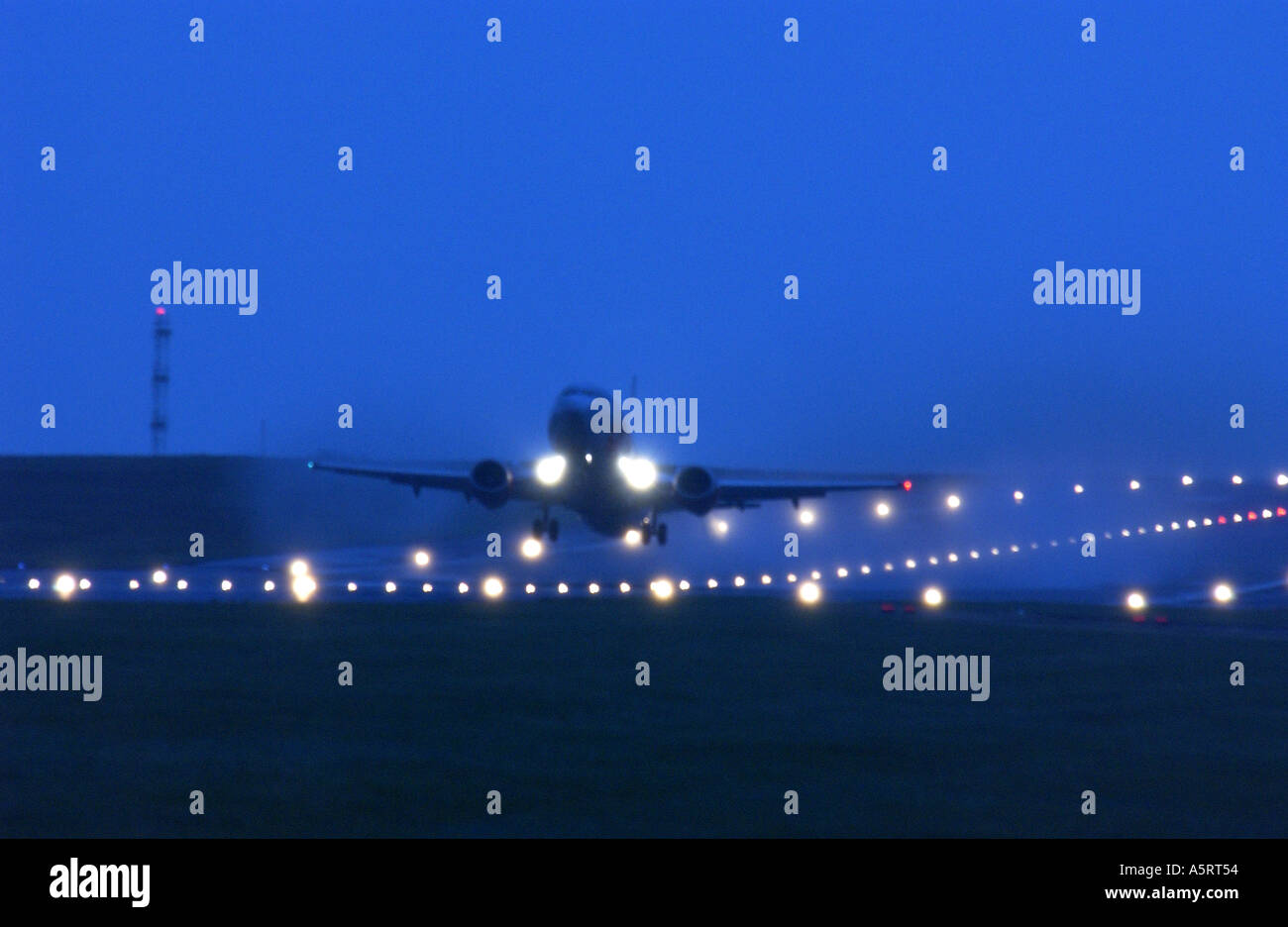 Boeing 737 taking off Stock Photo - Alamy