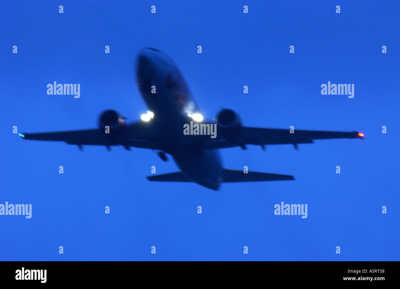 Boeing 737 taking off Stock Photo - Alamy