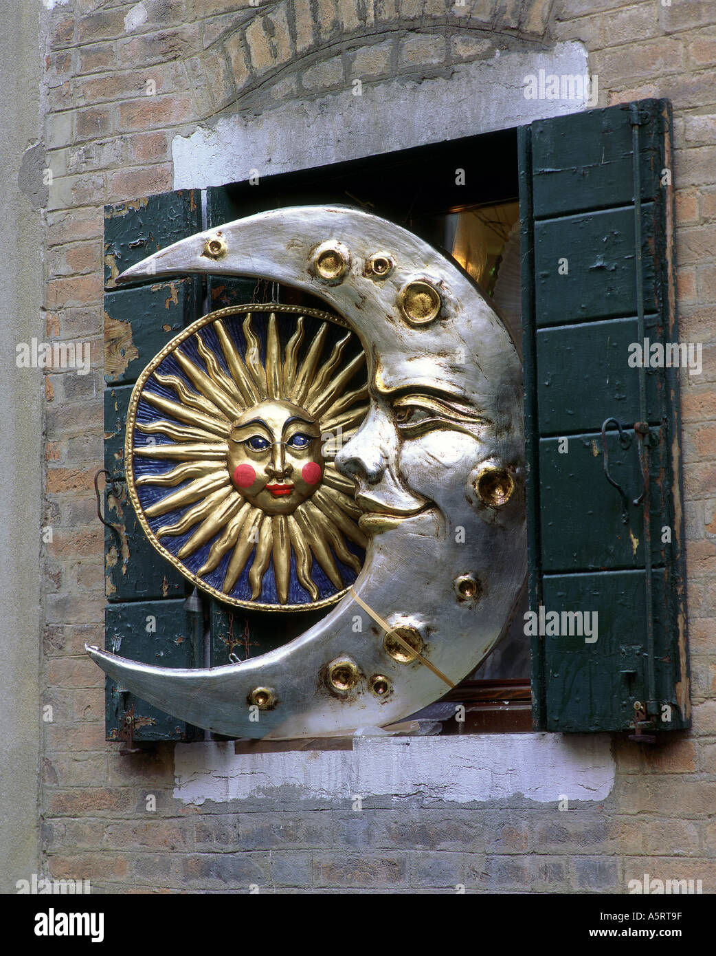 Yin yang sun moon hi-res stock photography and images - Alamy