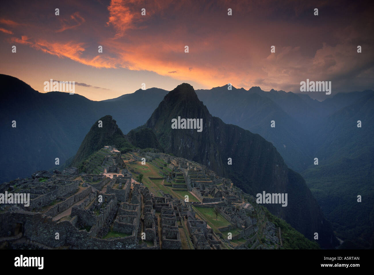 Machu picchu silhouette hi-res stock photography and images - Alamy